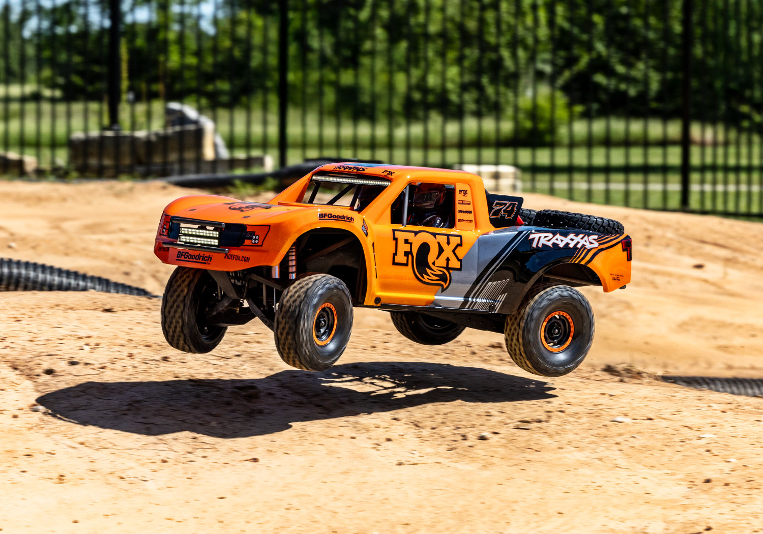 RCFans Traxxas UDR 新增 Fox & Rigid 涂装，野性全面升级！ - Powered by Discuz!